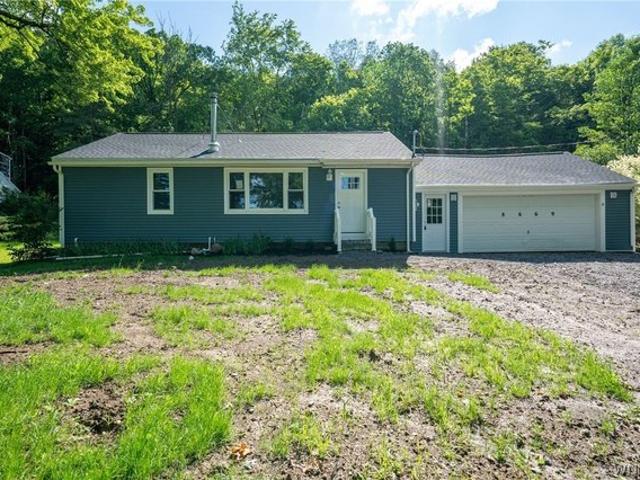 8669 Sisson Hwy, Eden, NY 14057