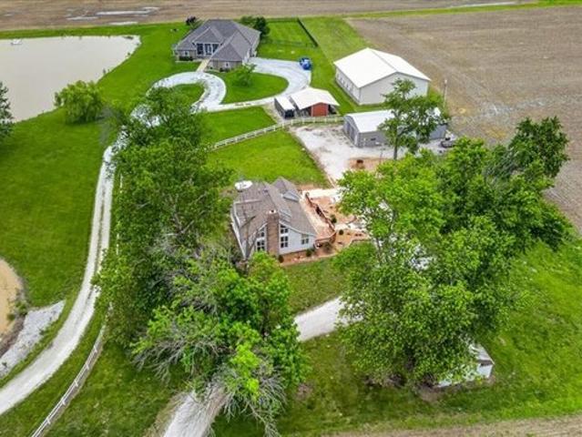 8660 Huch Ln, Columbia, IL 62236