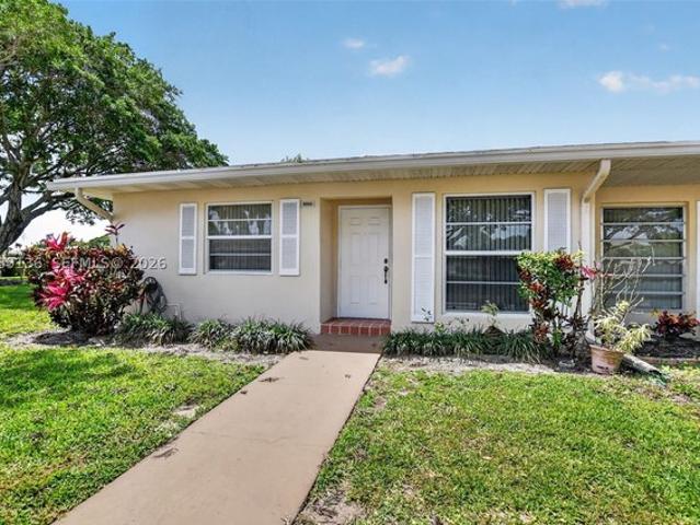 8662 Bella Vista Dr, Boca Raton, FL 33433
