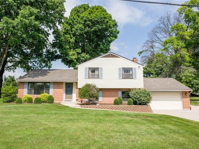 8663 Crestway Rd, Clayton, OH 45315