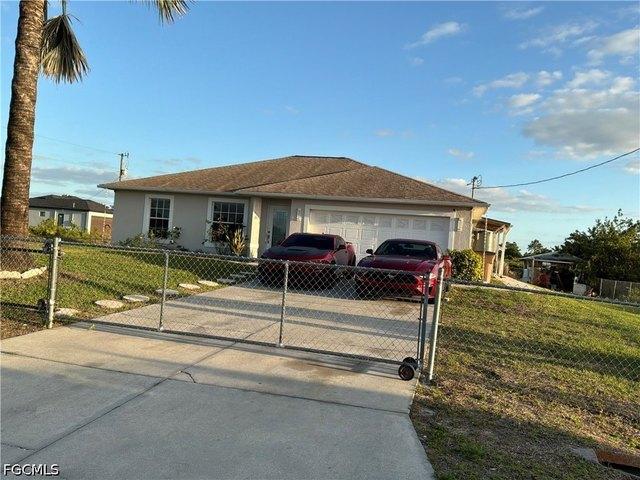 866 Chipley St E, Lehigh Acres, FL 33974