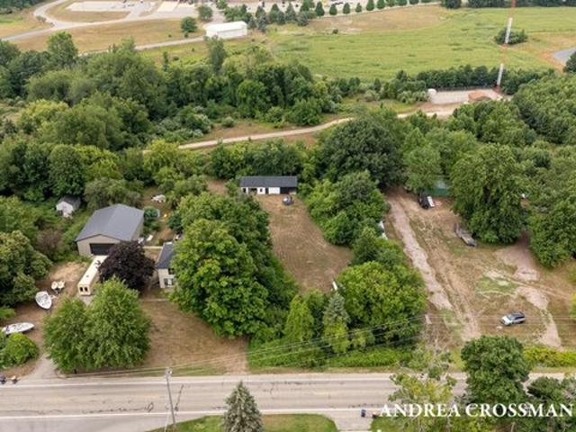 866 E 24th St, Holland, MI 49423