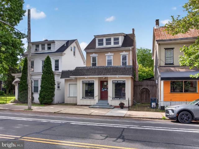 866 E High Street