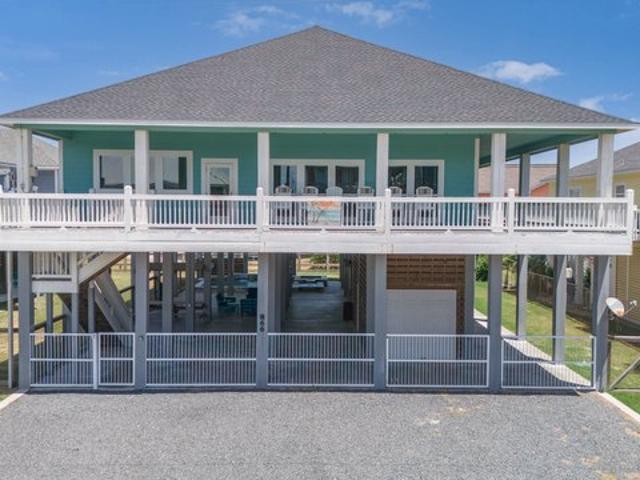 866 Kahla Dr, Crystal Beach, TX 77650