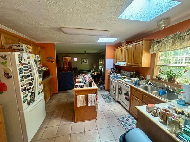 866 Lakeshore Drive