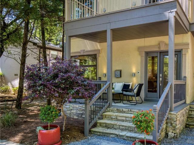 866 Monroe Drive NE