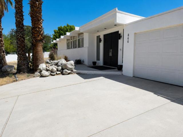 866 N Topaz Circle