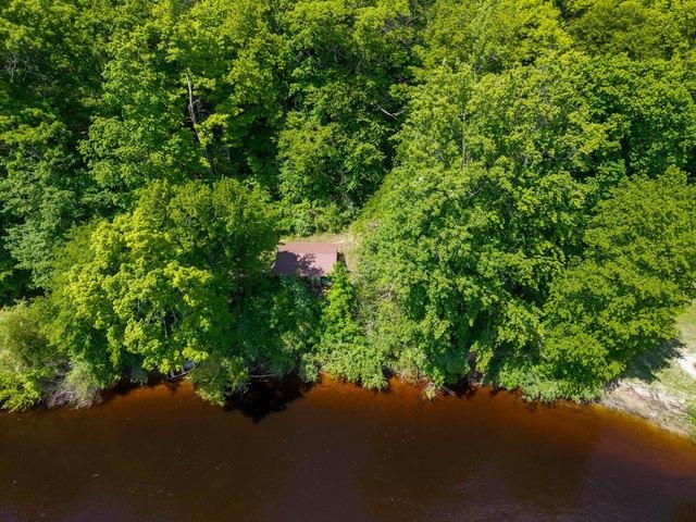 866 W 90th St, Newaygo, MI 49337