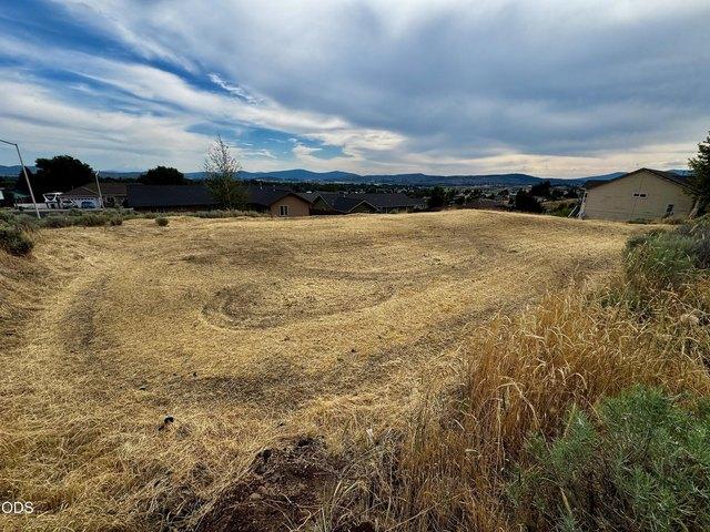 866 Westview Dr, Klamath Falls, OR 97603