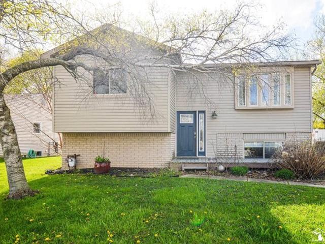 8675 Lillian Dr, Newport, MI 48166