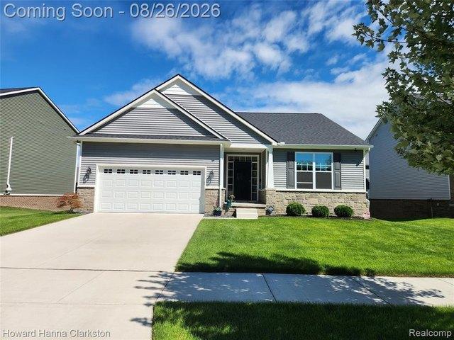 8676 Sawgrass Ln, White Lake, MI 48386