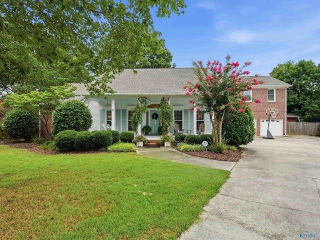 8678 Edgehill Dr SE, Huntsville, AL 35802