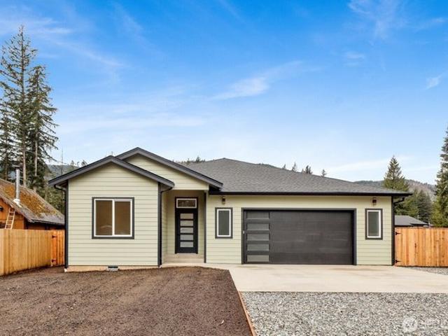 8679 Bell Ct, Maple Falls, WA 98266