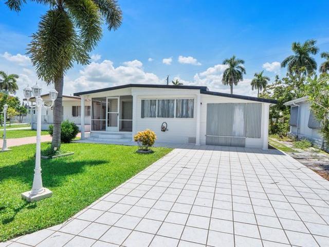 8670 SW 18th Pl, Davie, FL 33324