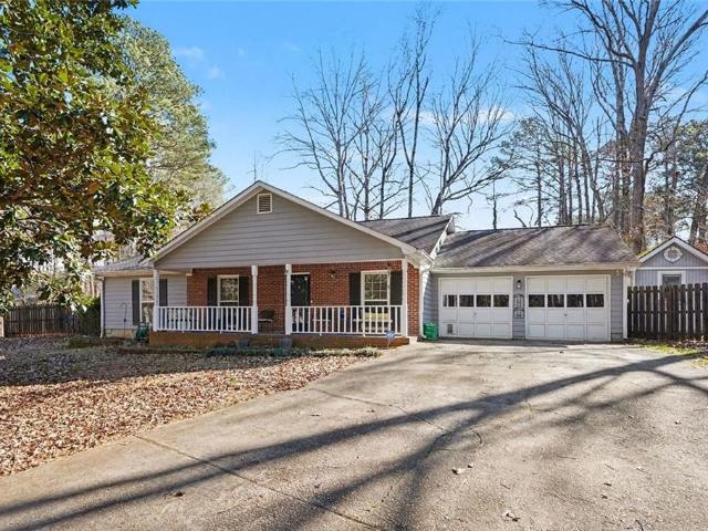 8671 Twin Oaks Dr, Jonesboro, GA 30236 | MLS #7707