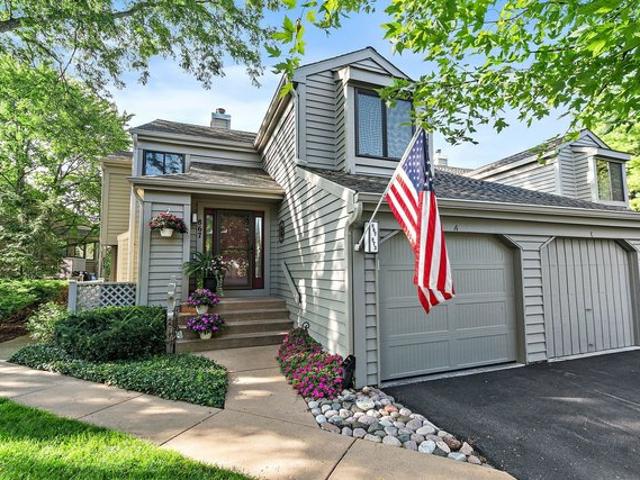 867 Longmeadow Ct Unit 1049, Lake Barrington, IL 60010