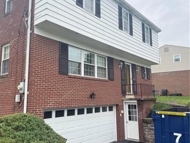 8684 E Barkhurst Dr, Pittsburgh, PA 15237