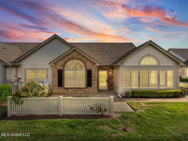 8686 Parkview Oaks Cir, Olive Branch, MS 38654