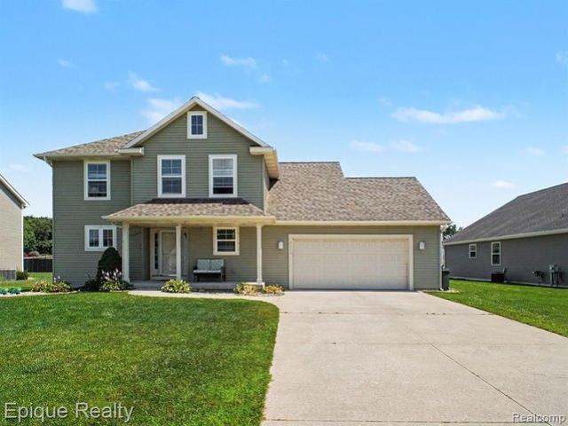 8686 Summer Ridge Dr, Tittabawassee Township, MI 48623