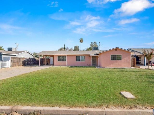 8687 E Khan St, Selma, CA 93662