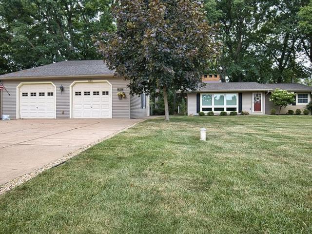 8683 Club House Dr, Brighton, MI 48116