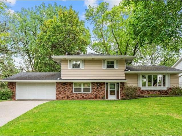 868 Cobb Rd, Shoreview, MN 55126