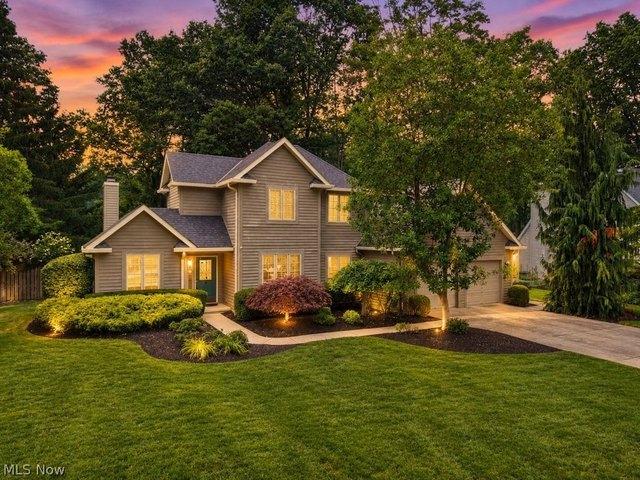 868 Carriage Park Oval, Westlake, OH 44145