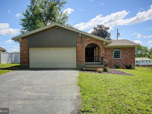 868 Fox Meadow Rd, Chambersburg, PA 17202