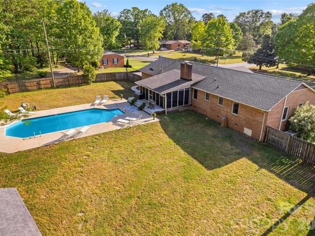 868 Fieldstone Rd, Mooresville, NC 28115