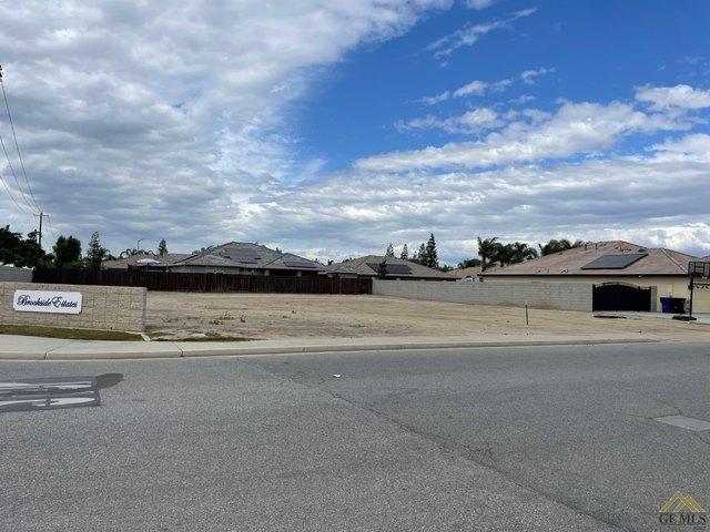868 Pine Cone St, Shafter, CA 93263
