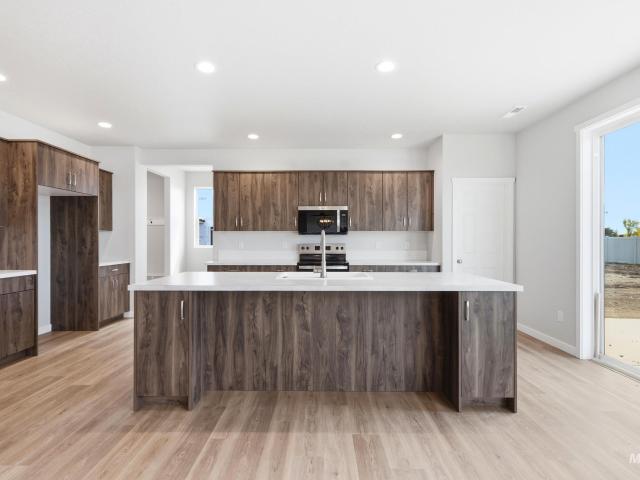 868 Thunderbolt St