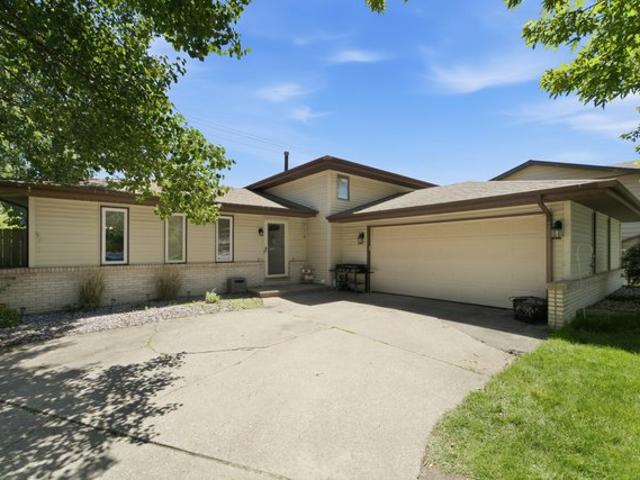 8695 Clark Pl, Crown Point, IN 46307