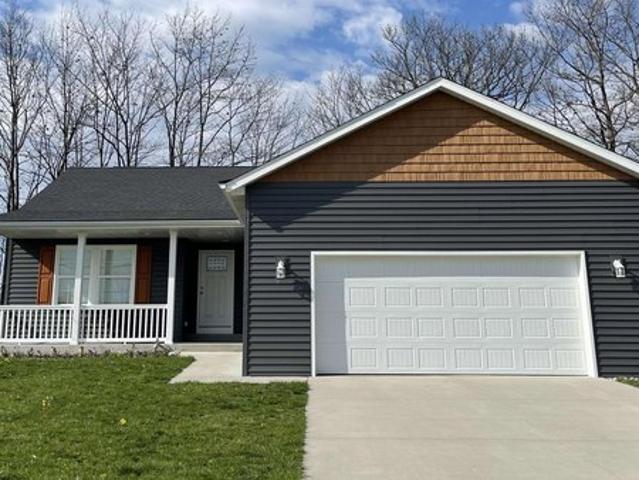 8696 Gilmour Ln, Freeland, MI 48623