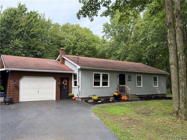 8697 Highland Dr, Eden, NY 14057