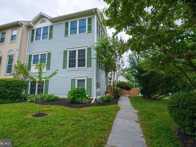8698 Delcris Dr, Gaithersburg, MD 20886