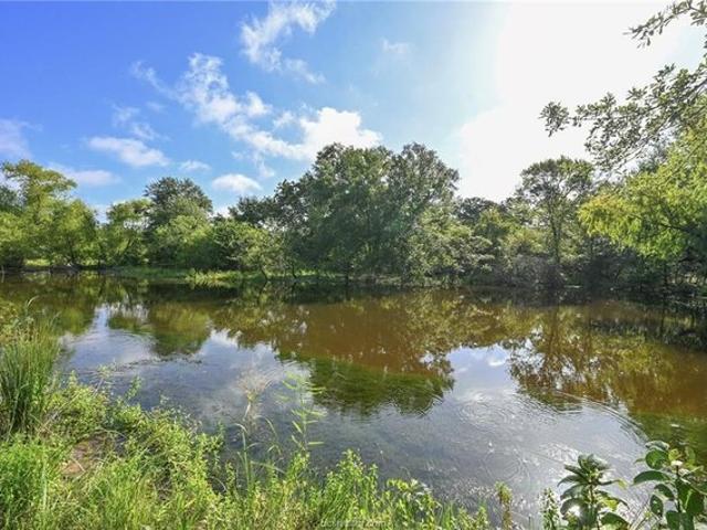 8692 Treebrook Ln, Bryan, TX 77808