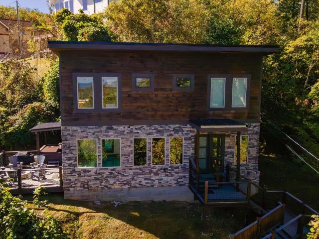 869 Chestnut Drive