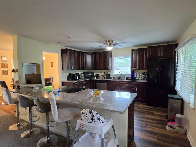 869 April Drive SW