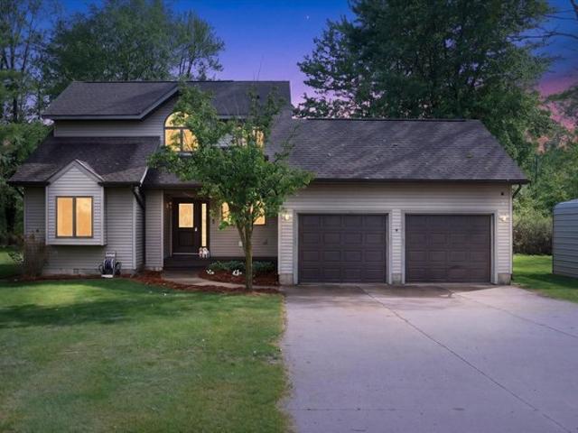 869 Beech St, Lake Odessa, MI 48849