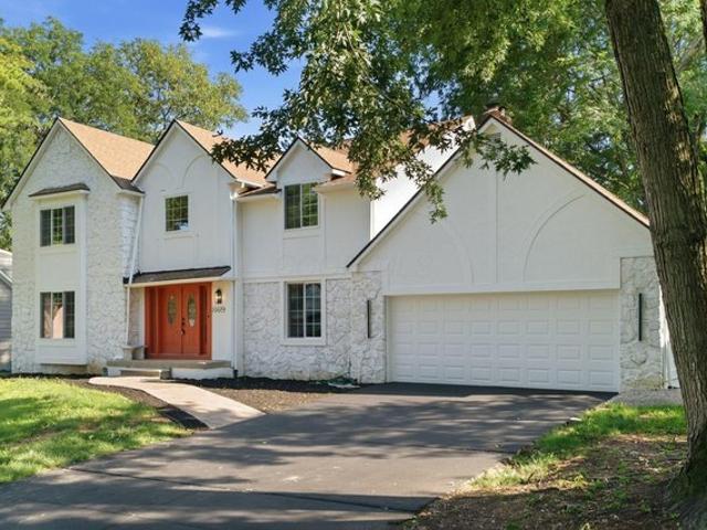 869 Bluff Ridge Dr, Worthington, OH 43235