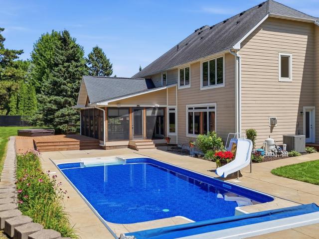 869 Mendakota Court