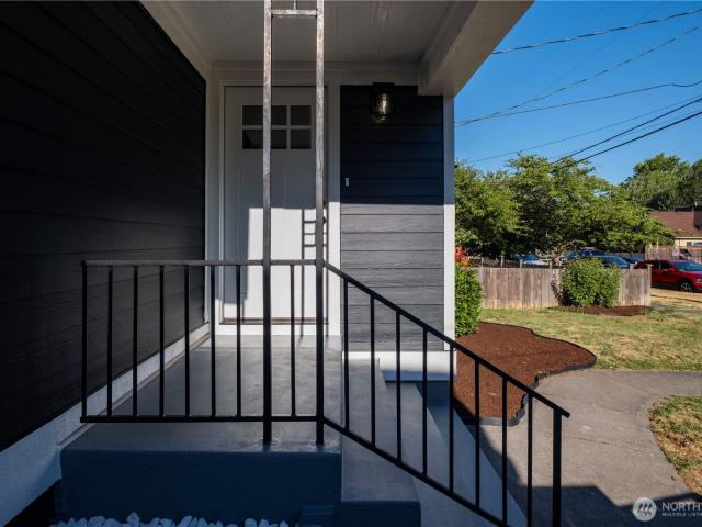869 S 40th Street