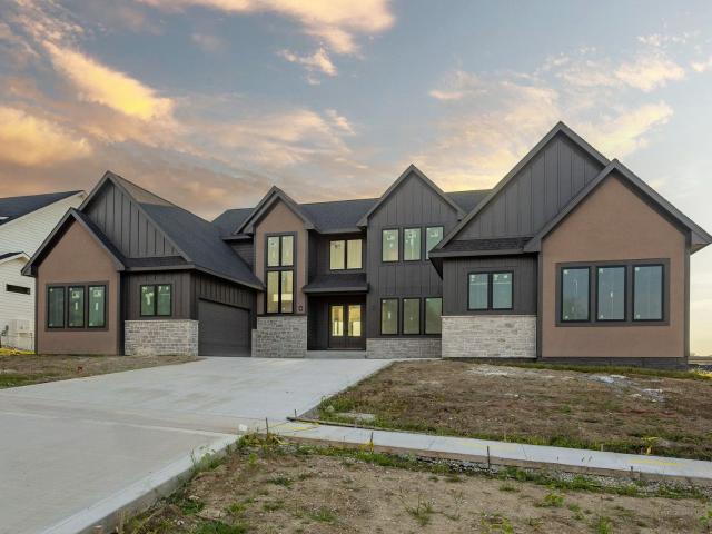 869 S 95th St, West Des Moines, IA