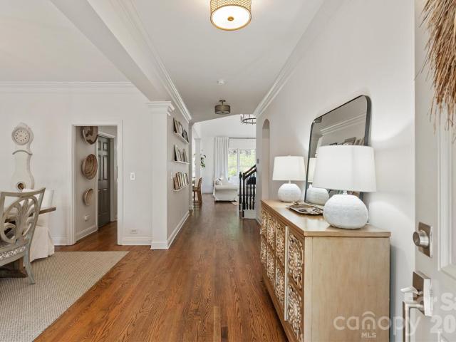 869 Stratford Run Drive