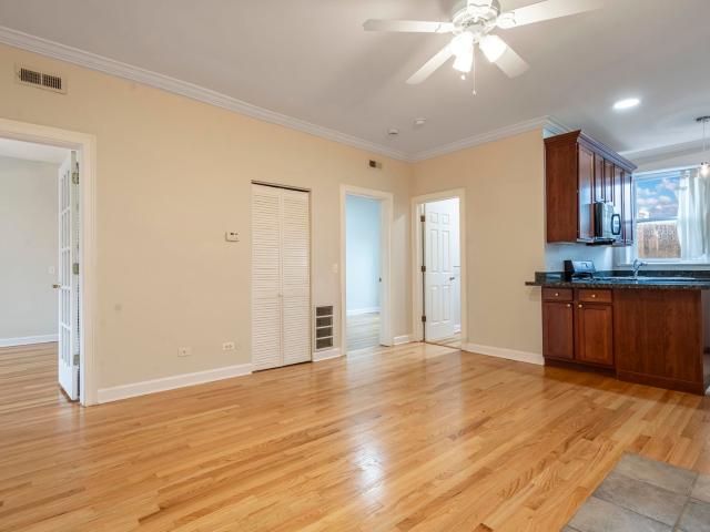 869 w cornelia avenue # 3
