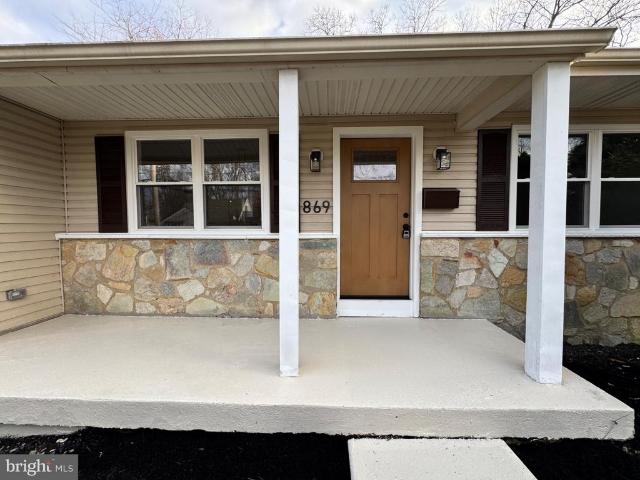 869 Whitman Drive