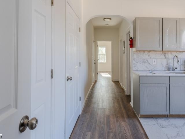 86 88 Abinger Pl # 2R