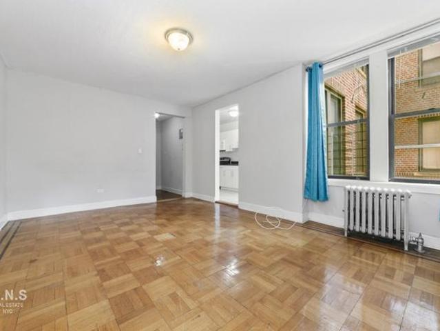 86 02 Park Ln S 4 B4, New York, NY