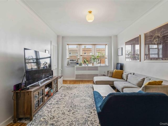 86 10 34th Avenue 522