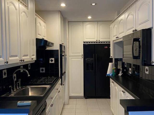 86 10 Avenue 1L